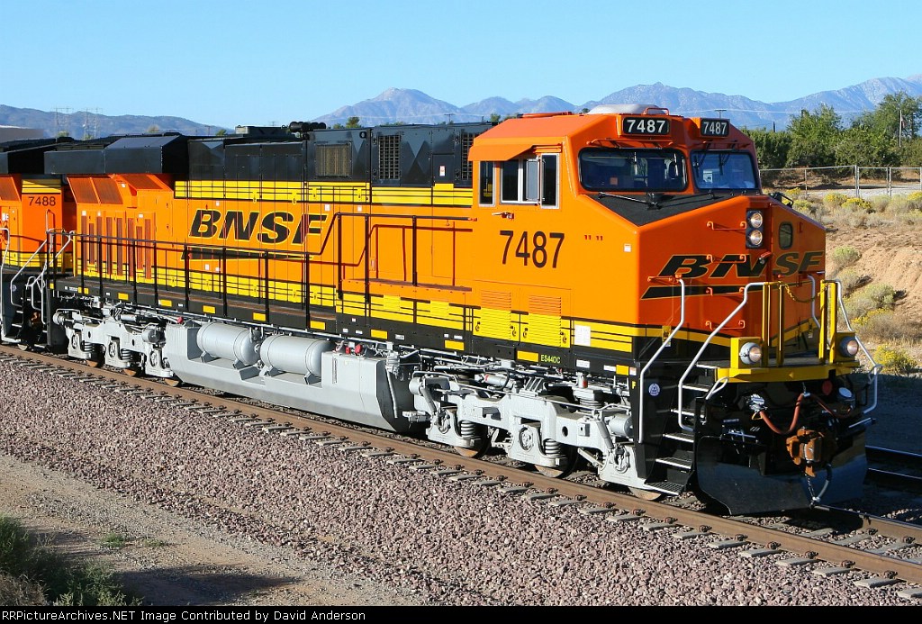 BNSF 7487
